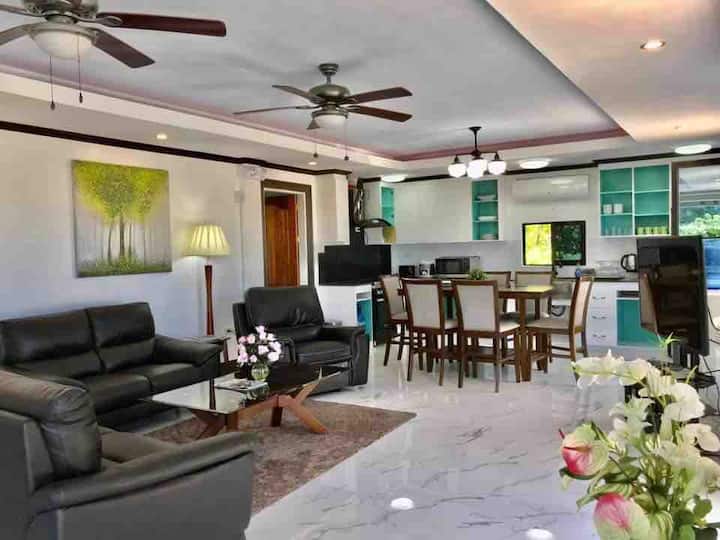 Unit-4(2br)4-9pax-360views-closewhite. Is.&airport - Camiguin