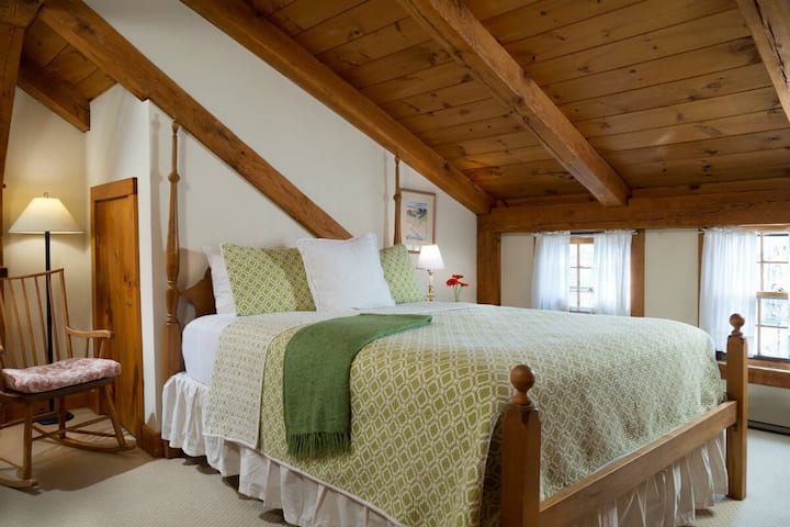 Seven Sea Street Inn - Deluxe Suite - Nantucket, MA