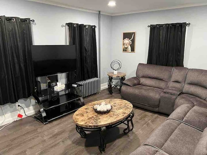 Riverfront White Beauty Home 2bd - Springfield, MA