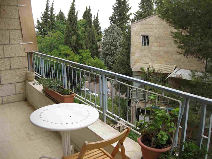 Quiet, Modern, Secure North Talpiot Flat - Jerusalem