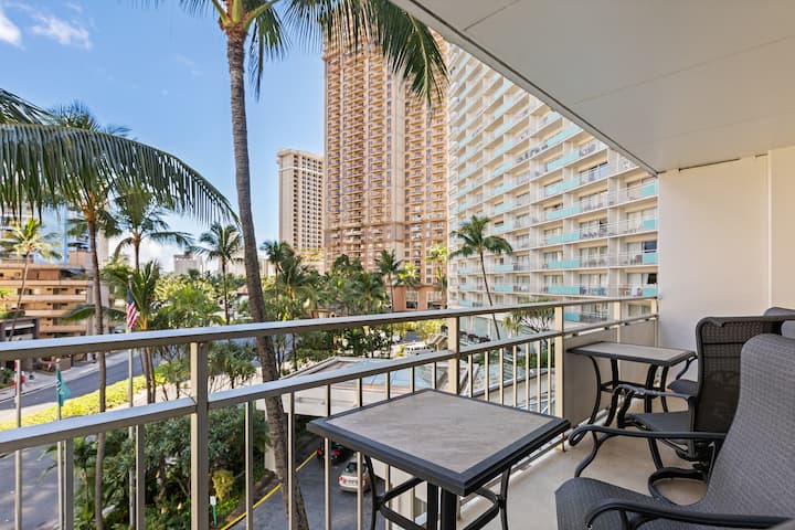Ilikai 2br/2ba City View Island Style Apartment - Honolulu, HI