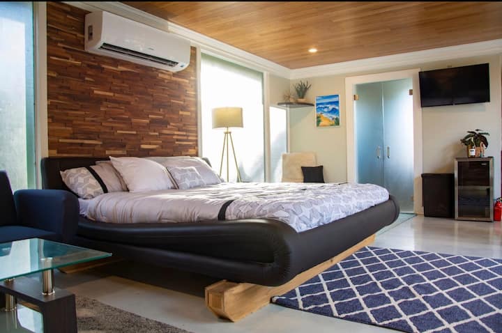 Cozy Hidden Retreat Near Forsyth And Downtown - Savannah, GA