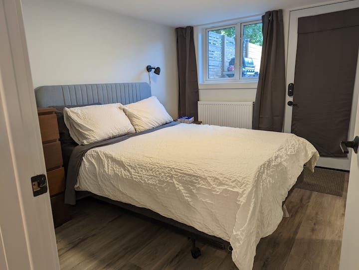 Spacious Riverdale One Bedroom Garden Suite - Toronto