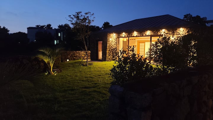 제주석으로 완성된 특별한 공간 "더 딘"  - 풍경채 - Jeju-si