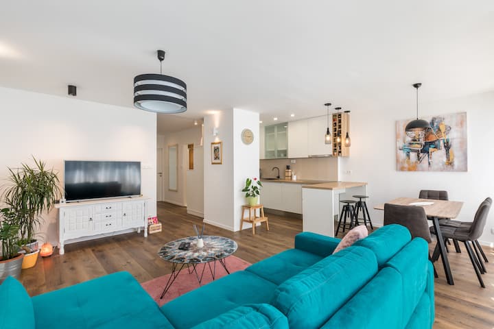*New* Apartment 'Lux'- Close To City Centre - Split