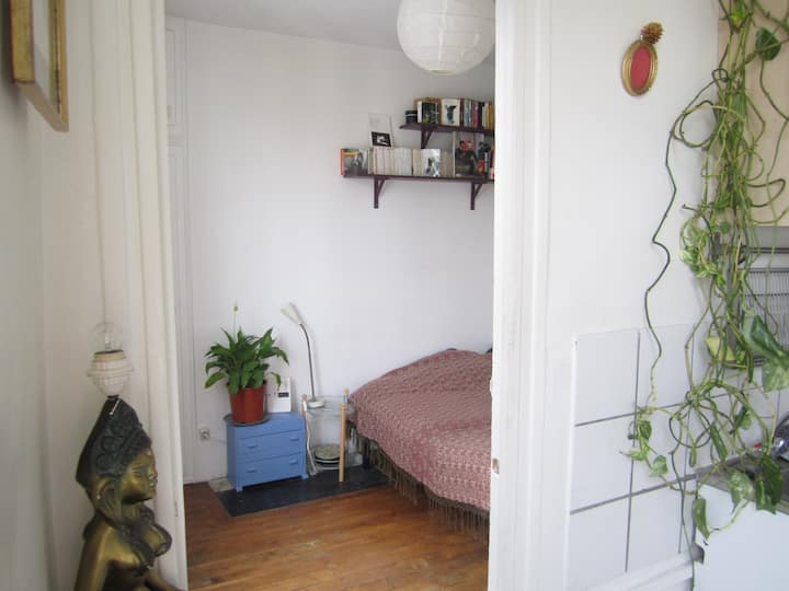 Sunny Apartment In République 20m2 - Paris Gare de Lyon