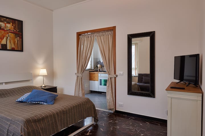 Bilocale Fronte Mare In Liguria (Sabbia) - Albenga