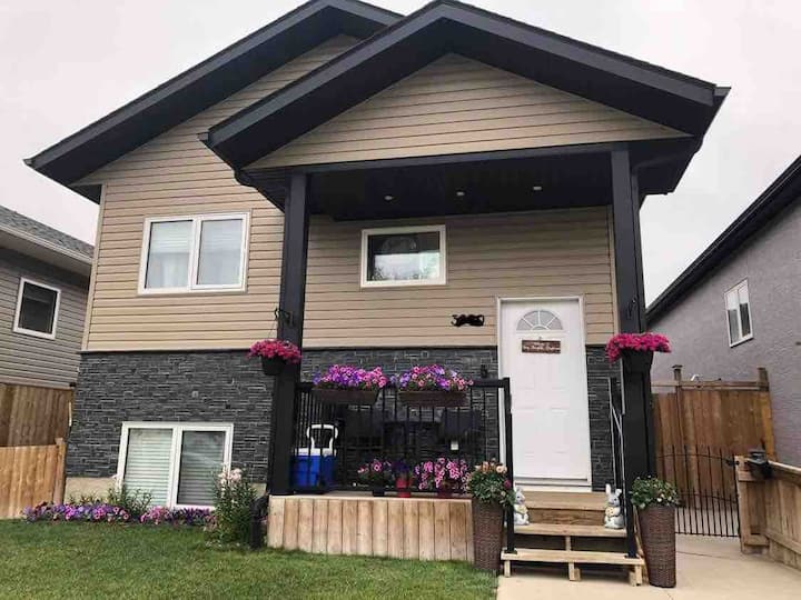 Comfortable Suite Complete With 2 Beds, 1 Bath - Saskatoon