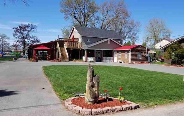 Year Round Resort Relaxation W/pool - The Palms - Sylvan Beach, NY