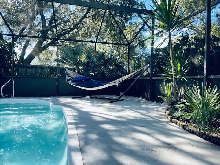 Adorable Downtown Apartment W/ Pool - Winter Park, FL