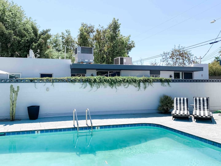 Arcadia Condo With Pool, Patio And Pet-friendly - Phoenix, AZ