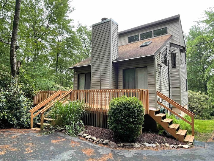 Private, Lake Access, Fire Pit, Air Hockey, Wooded - Lake Harmony, PA