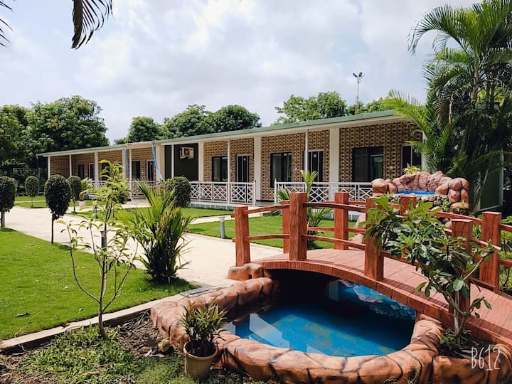 Luxurious Farm Stay With Pool - Karjat
