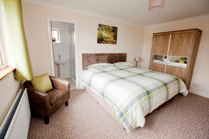 Lottie's Ensuite Room, Penrith(double/twin/triple) - Pooley Bridge