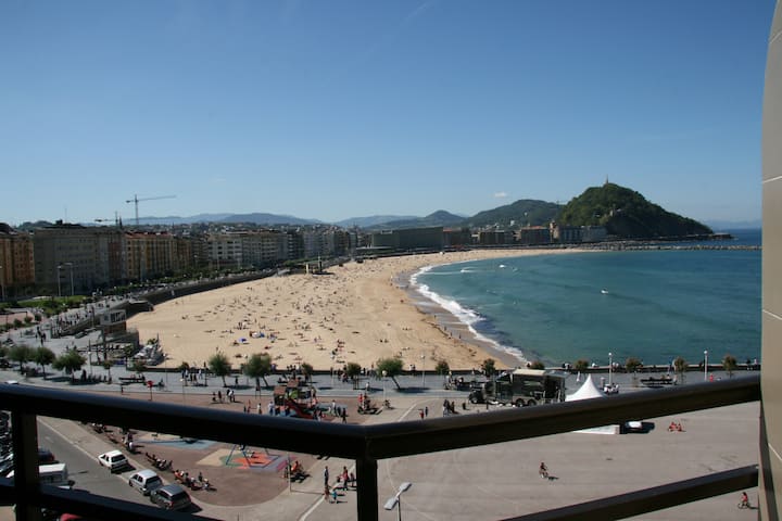 Mirador Del Cantábrico. Parking (10eur/day) - Lezo