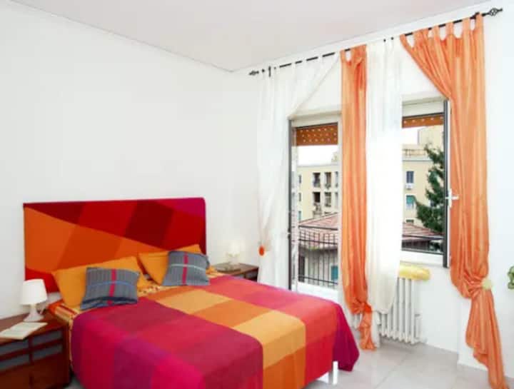 Aurora House Nel Quartiere Storico Garbatella-roma - Rooma