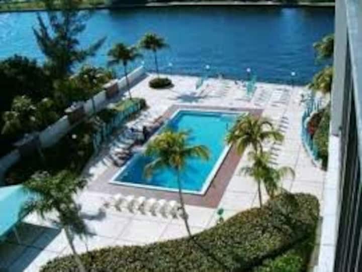 Best Location In Hollywood Beach - Hollywood, FL