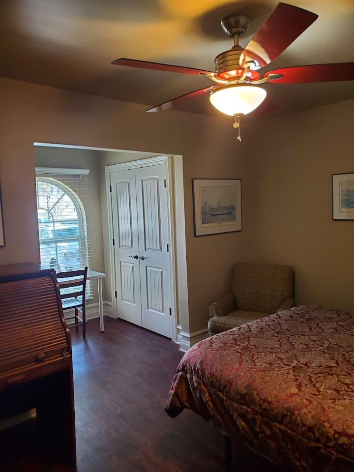 Lagniappe Room With Private Entrance. - Kenner, LA