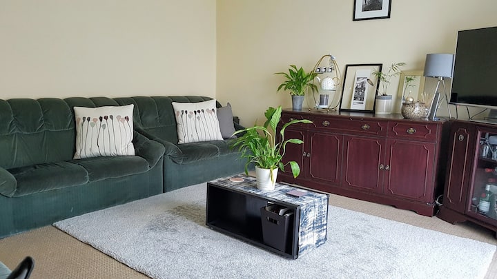 Cosy Room & Bright Window To A Park - Warwickshire