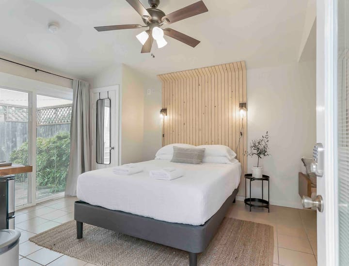 Walk To Beach, Off Street Parking - Galveston, TX