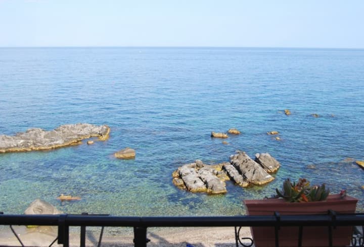 Ampio Appartamento Di Fronte Alla Spiaggia - Giardini-Naxos