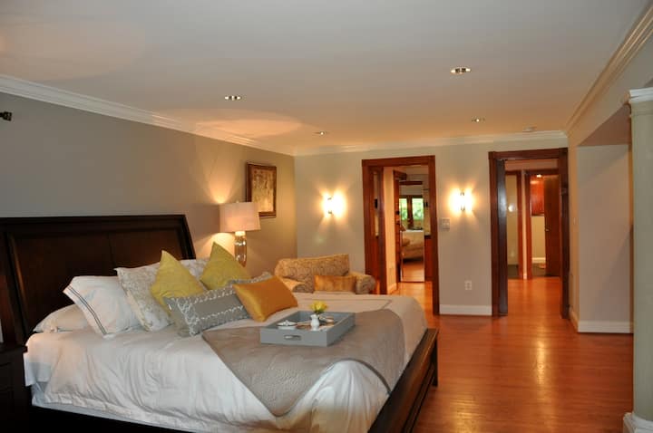 Lux Studio! A+ Burke Va Great Location & Parking - Fairfax, VA