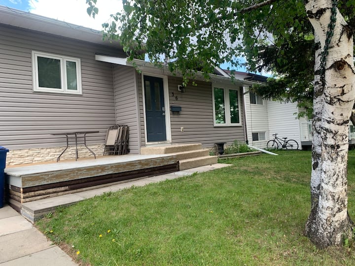 Pet Friendly Suite On The Park! Newly Renovated! - Airdrie