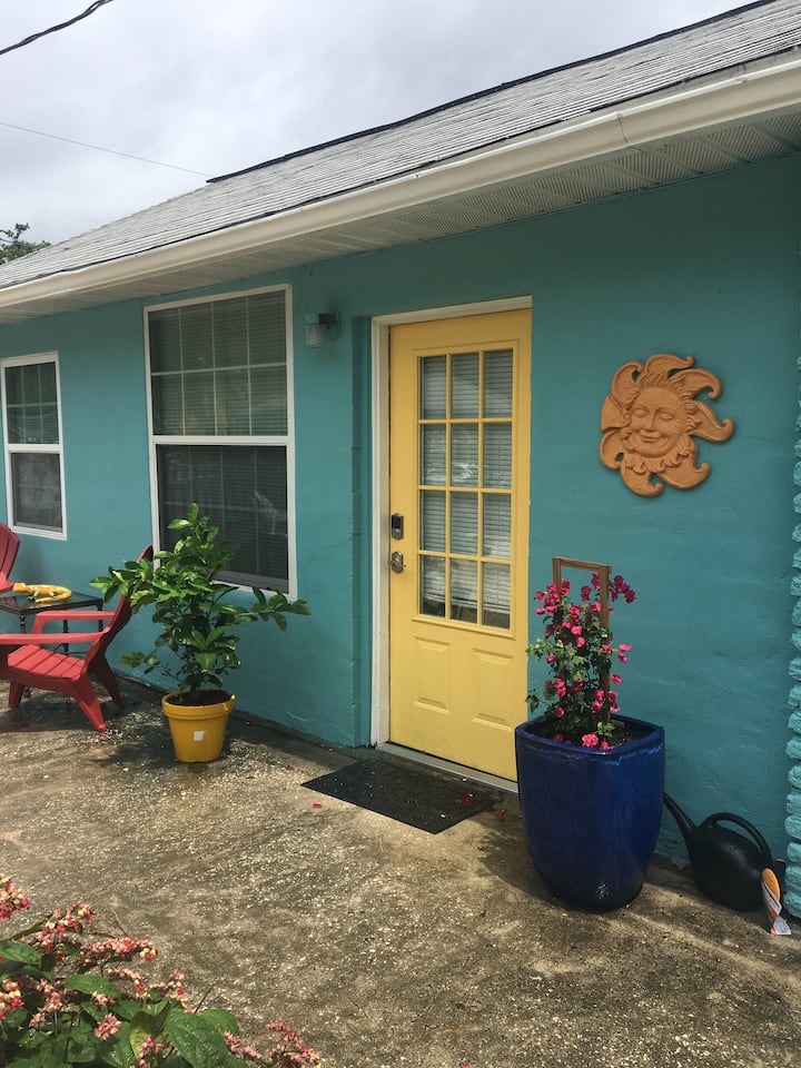 Beautiful 2 Br Cottage In Downtown Gulfport - Gulfport, FL