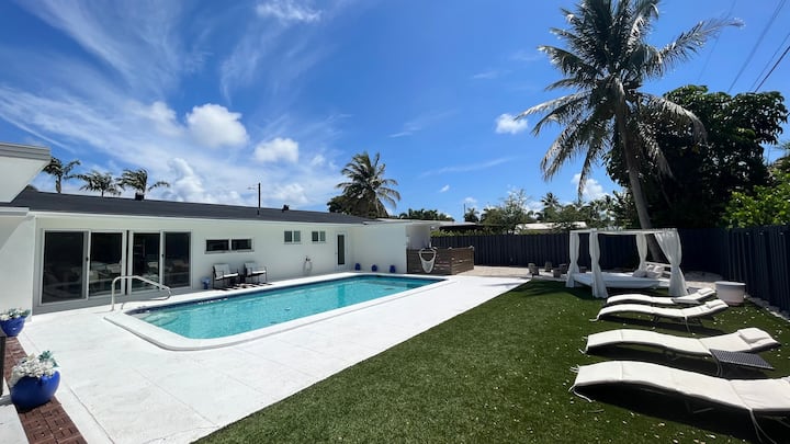 Resort-style 3bdr. Heated Large Pool Near Beach - Deerfield Beach, FL