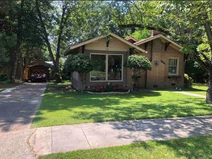 Super Cute 3 Bedroom With Lots Of Charm And Extras - Hattiesburg, MS