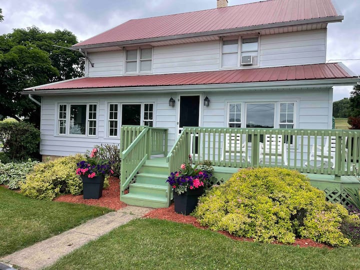 Amish Country Farmhouse - 베를린