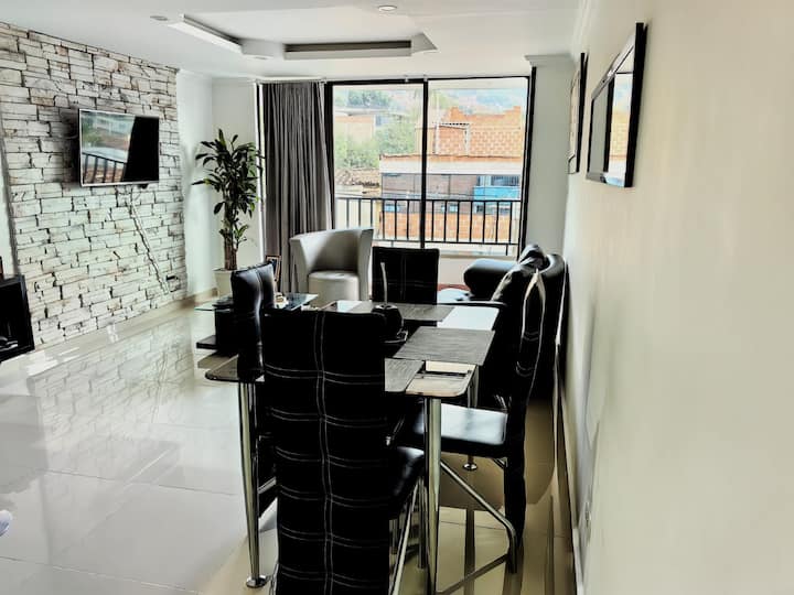 Apartamento Amplio, Bonito Y Céntrico - Medellín, Colombia