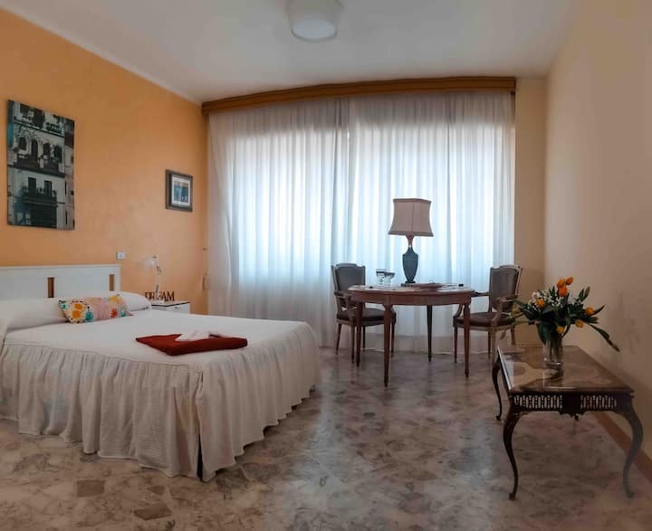 Via Sparano Suite Shopping  Adiacente La Stazione - Bari