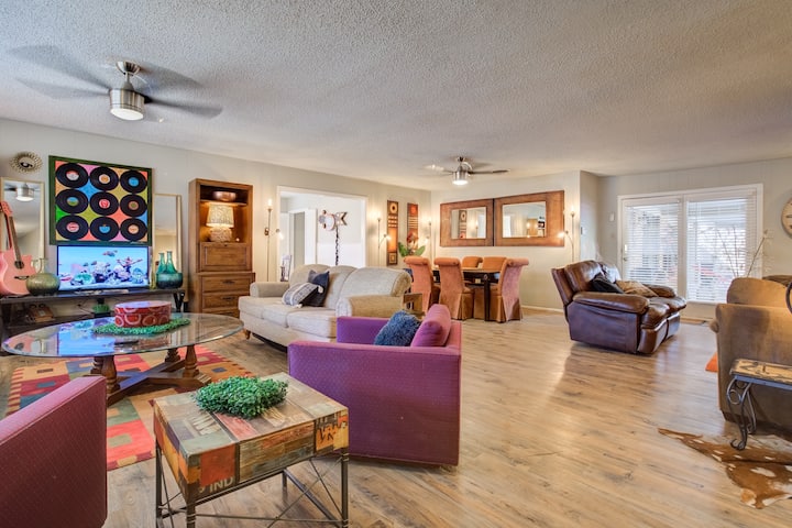 *The Redtro Raider*12 Beds*great For Big Groups* - Lubbock, TX