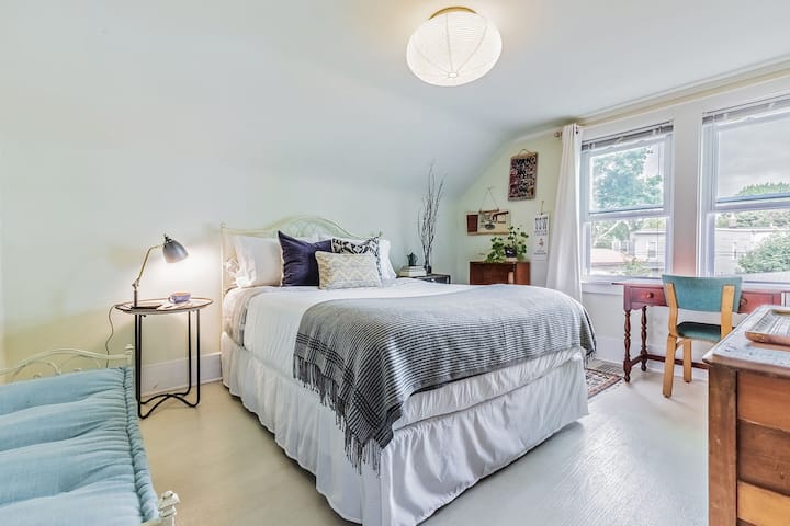 Eclectic Private Home In Swillburg/south Wedge - Rochester, NY