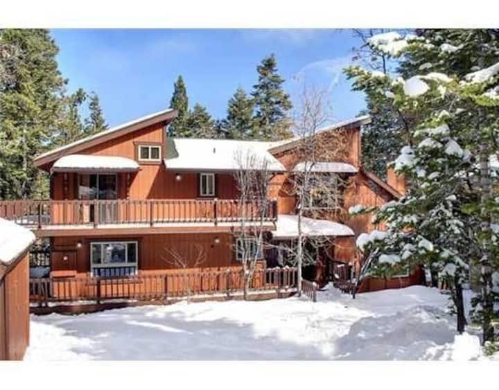 Chalet Chocolate Home With Spa Near The Slopes - Big Bear Lake, CA