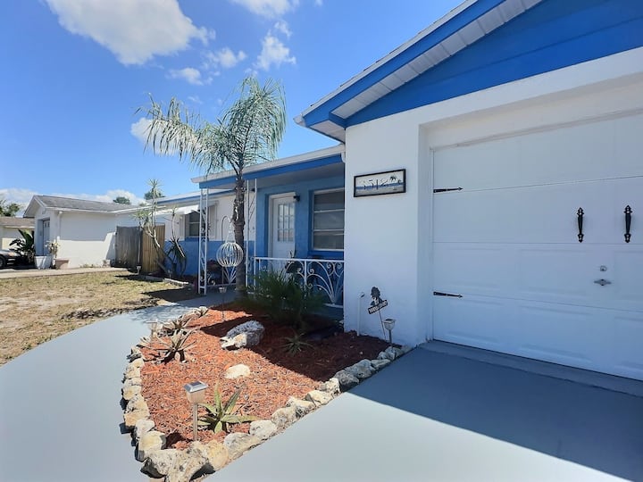 Florida Getaway! Close To Beach! - Tarpon Springs, FL