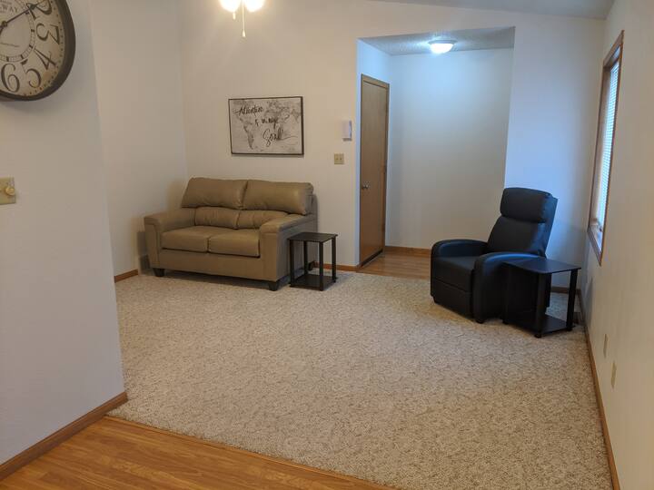 Private 1 Bed🏡2 Mi To Capital And Both Hosps🏨 - Bismarck, ND