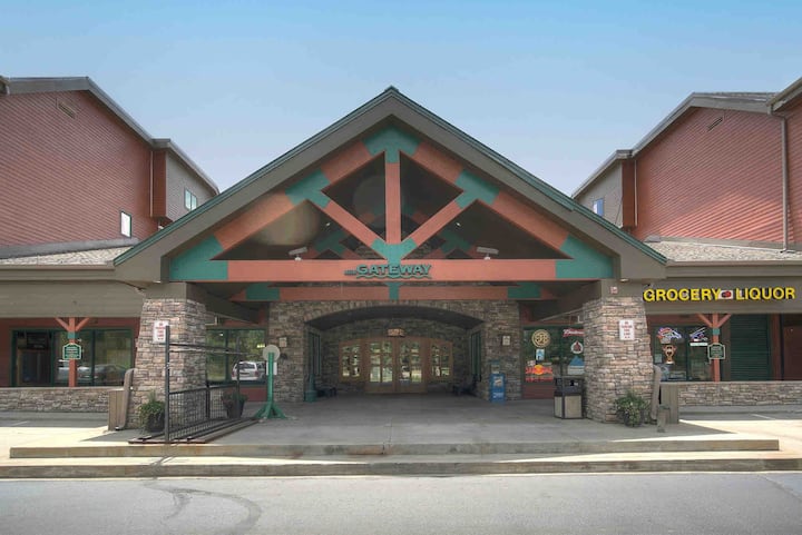 Groups! 2 Adjacent Apts For 20! - Keystone, CO