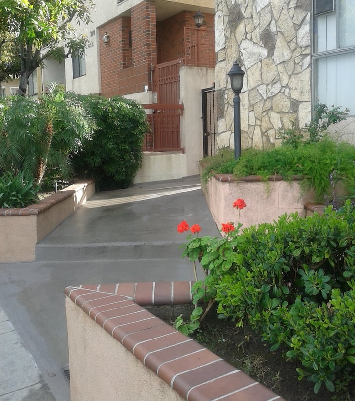 1 Bd 1 Bath Burbank Apt. 10 Week Summer Lease. - Burbank, CA