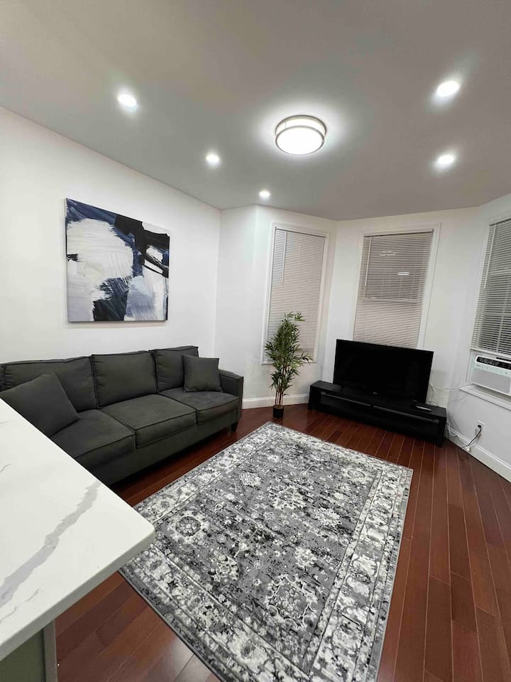 Hugeprivate Unit  3 Bedroom Astoria Nyc Ferry - Queens, NY