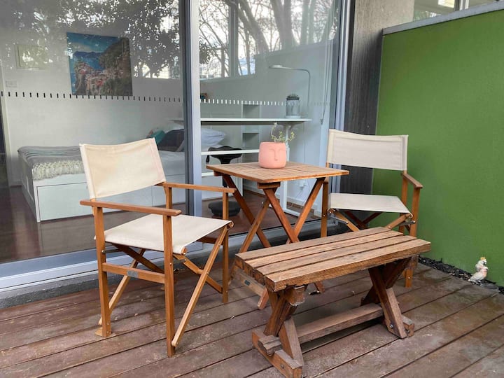 Large Private Courtyard On Quiet St Kilda Hill - St Kilda