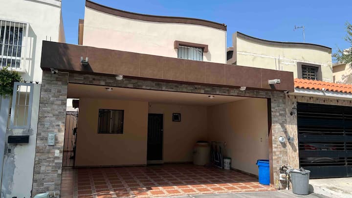 Casa Familiar Colonia Privada Cama Kingsize Tinaco - Monterrey