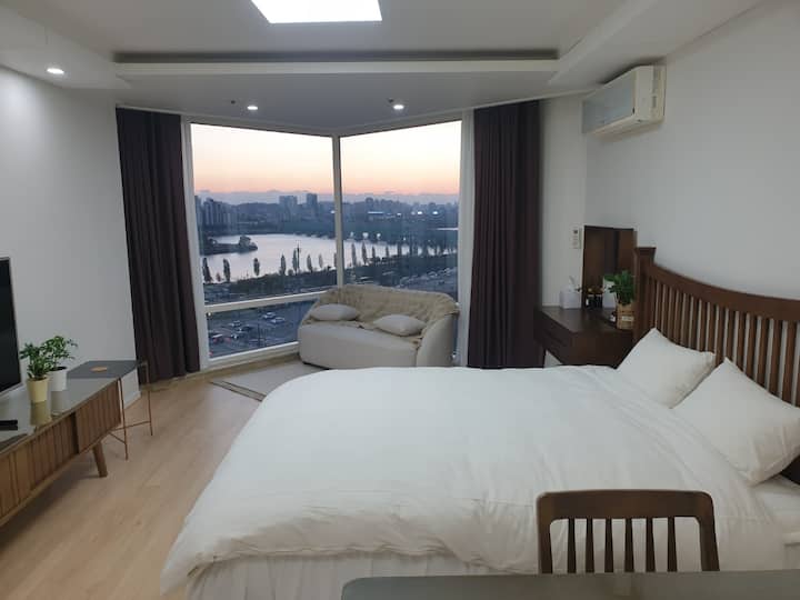 (신규)한강뷰,용산역(Yongsan-station)
Bts 하이브 옆건물 - Seoul