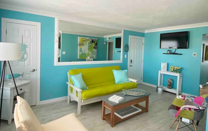 Beach Chic Remodeled Condo 1 Block From Beachfront - Virginia Beach, VA