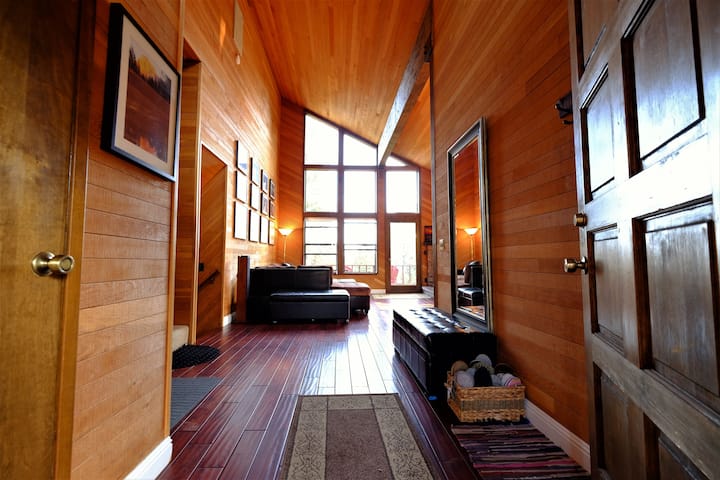 Quiet Tahoe Donner Home With View - Donner Lake, CA