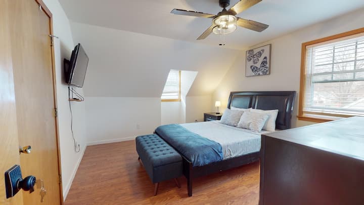 Private Room & Bathroom In Poughkeepsie (2nd Fl) - Poughkeepsie, NY