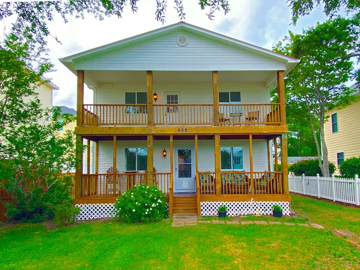 Sleeps 10 In Carolina Beach! Walk To Beach! - Carolina Beach, NC