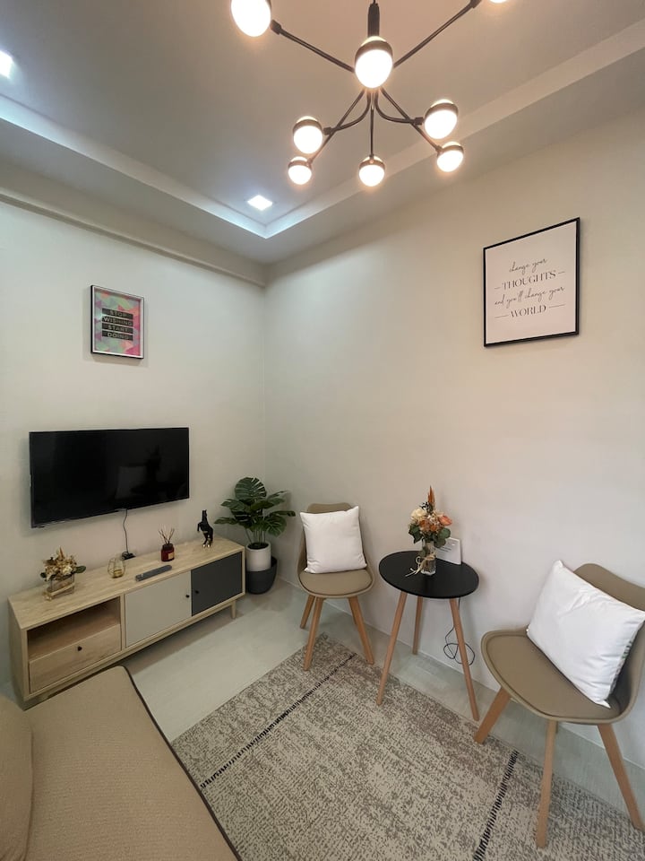 The Modern White House - Olongapo