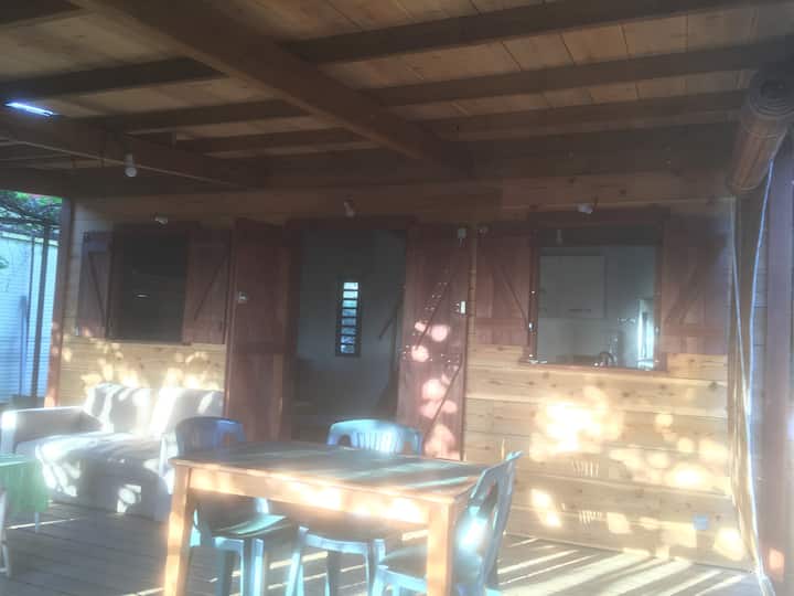 Bungalow Bois + Grande Varangue Dans Jardin Créole - La Réunion